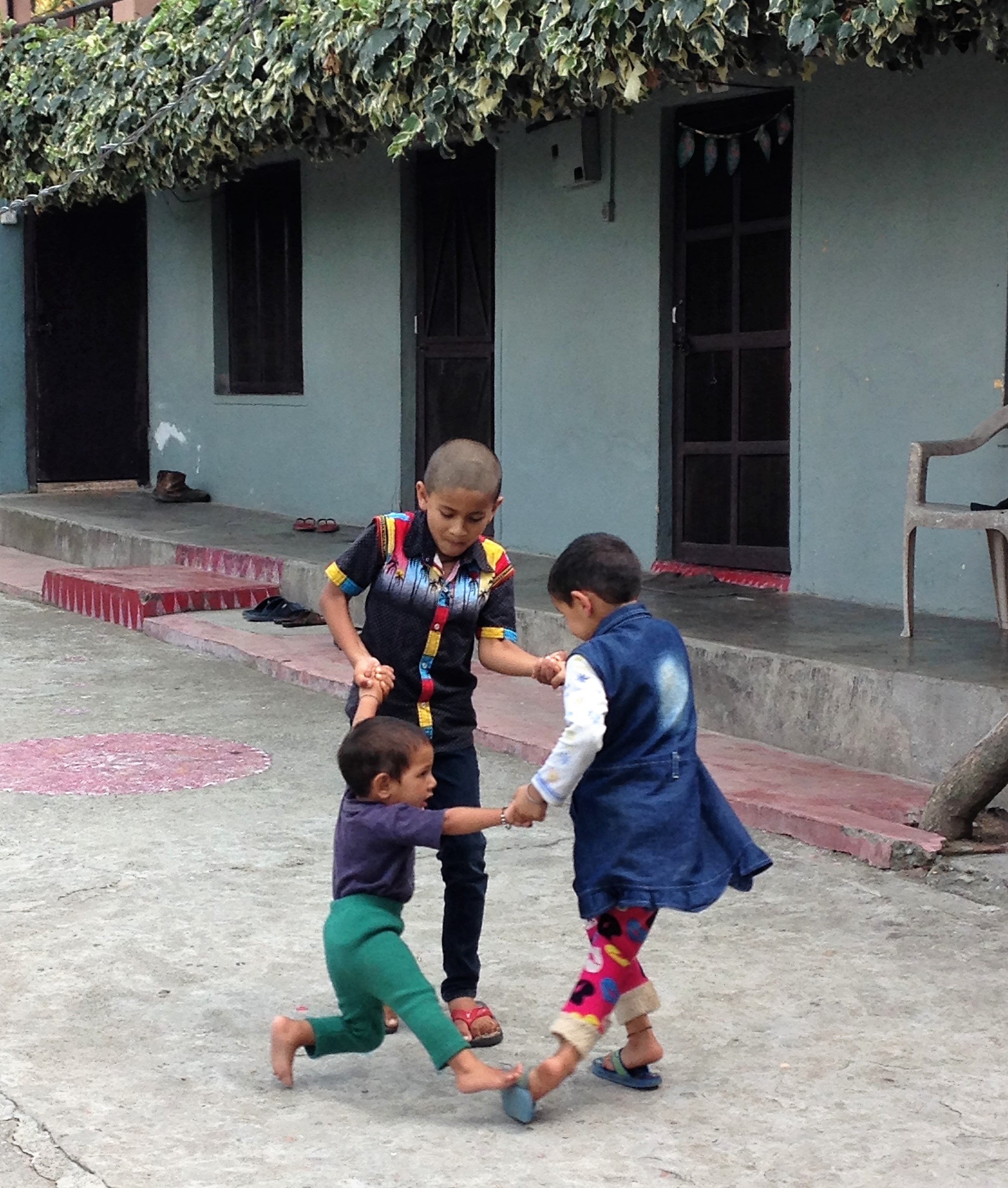 Kids playing 2 – Rambulatory